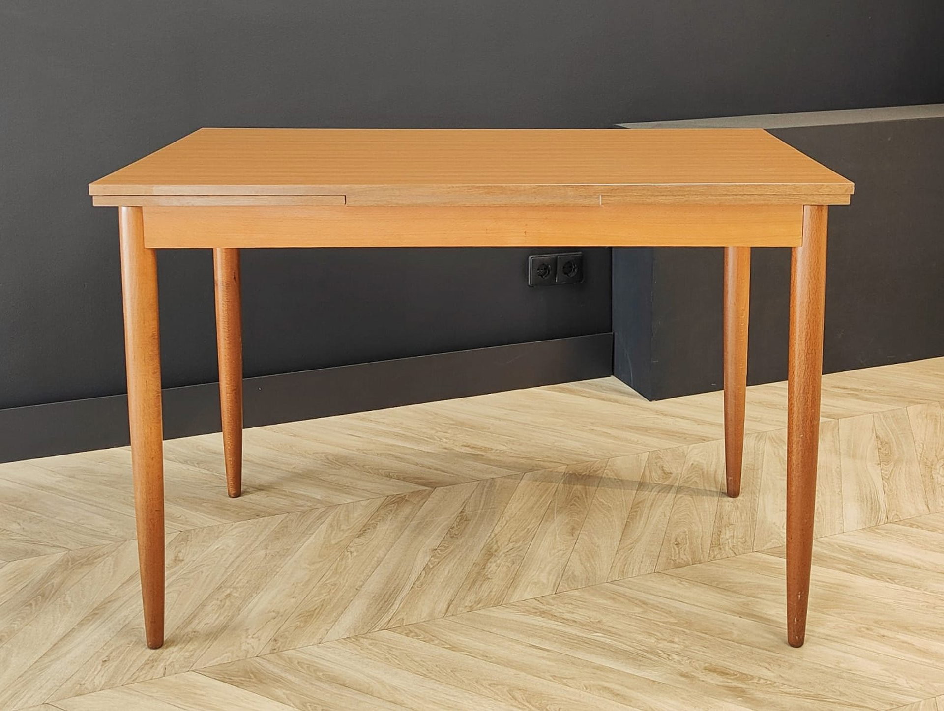 Vintage extendable dining table | 70"s | € 325 | Whoppah