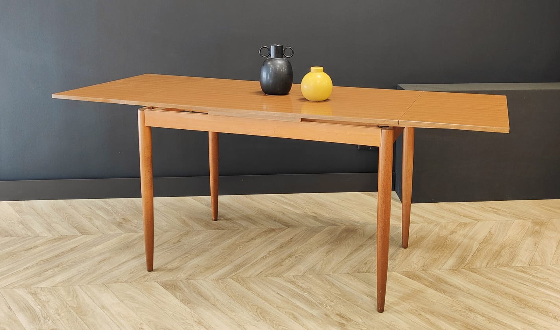 Vintage extendable dining table | 70"s | € 325 | Whoppah