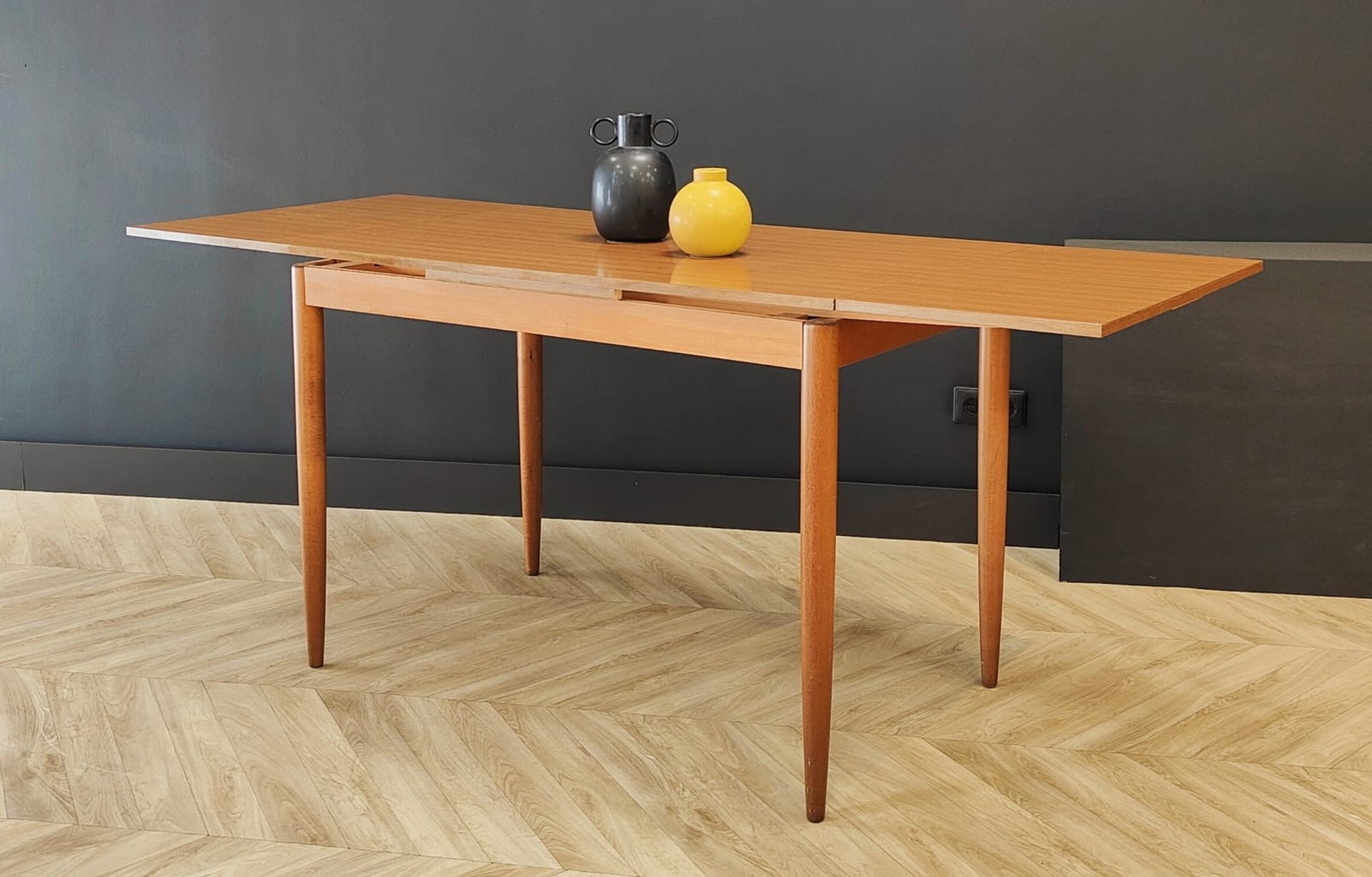 Vintage extendable dining table | 70"s | € 325 | Whoppah