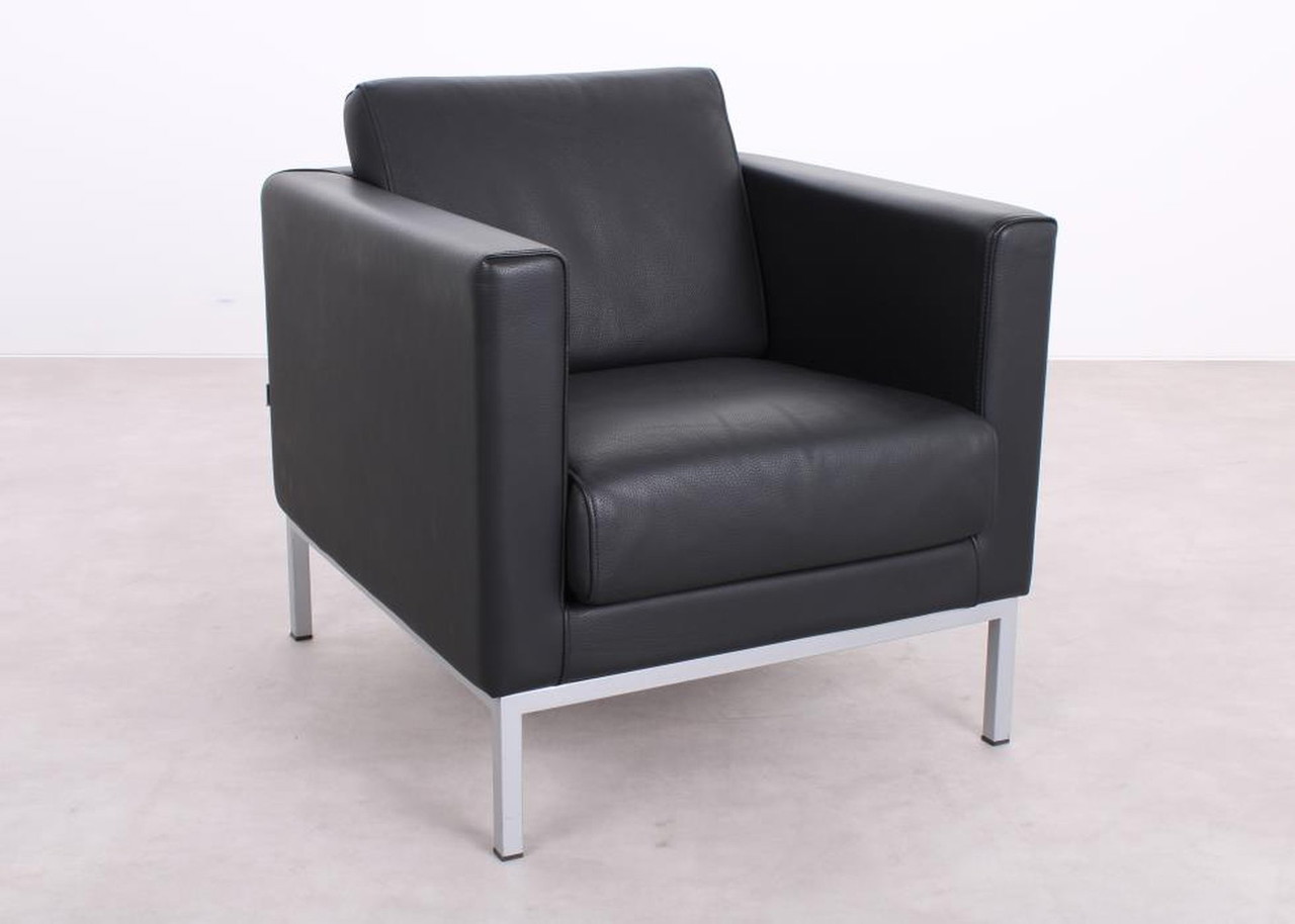 Giulio Marelli Cubic armchair black | €550 | Whoppah