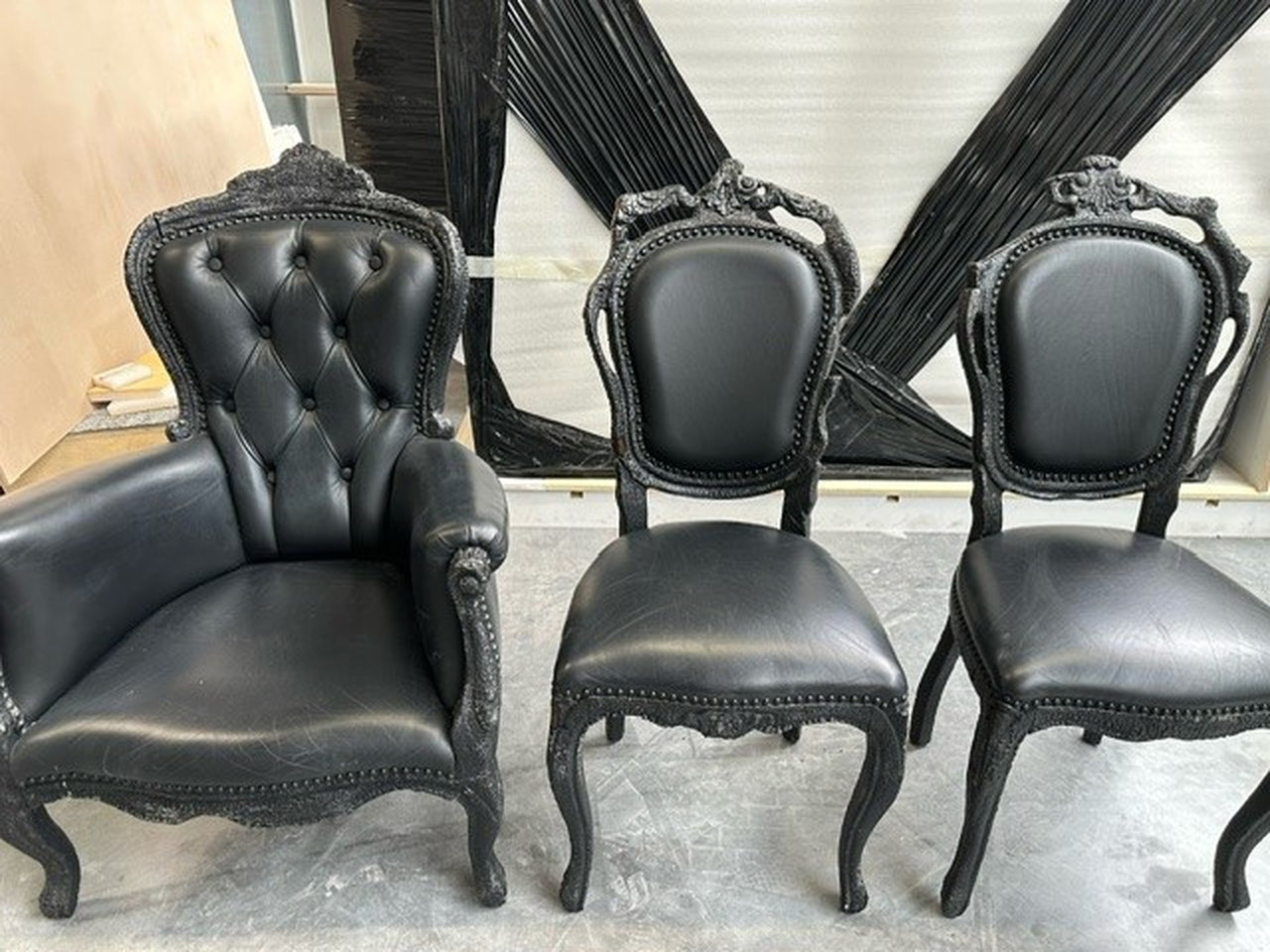 2x MOOOI -Smoke dining chair + armchair | €2,000 | Whoppah