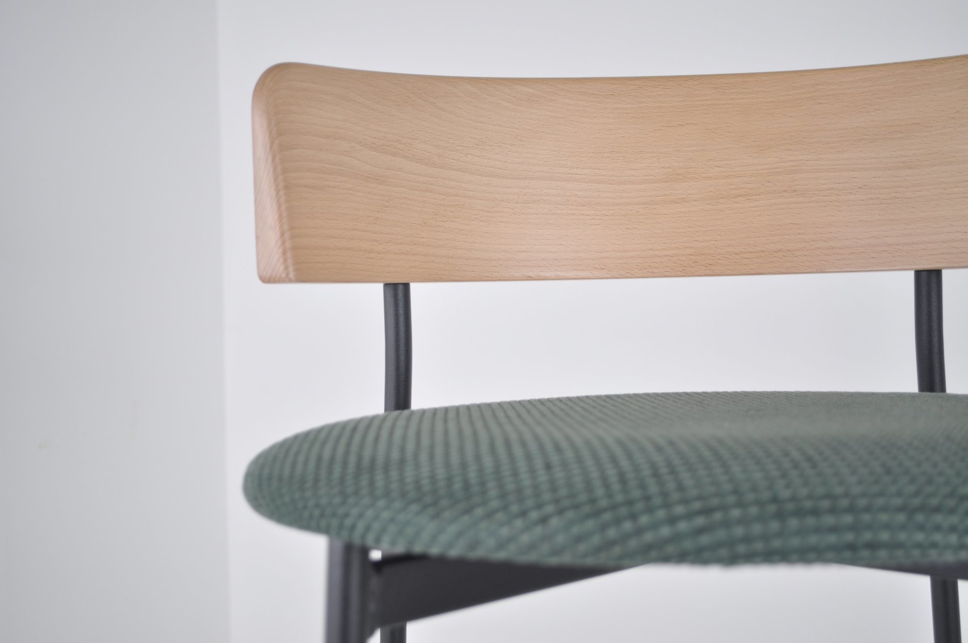 FEST by Martin Hirth Friday Bar Stool | € 50 | Whoppah