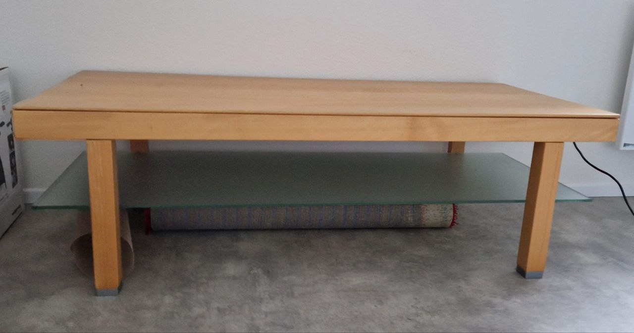 Hulsta television table | €90 | Whoppah