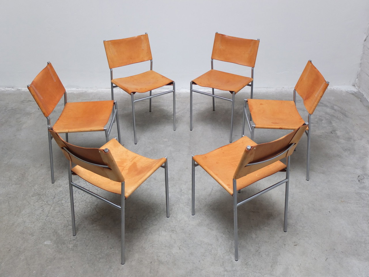 6 Spectre 'Se06' Stoelen Naturel Tuigleder Van Martin Visser, 1967 | €2,700 | Whoppah