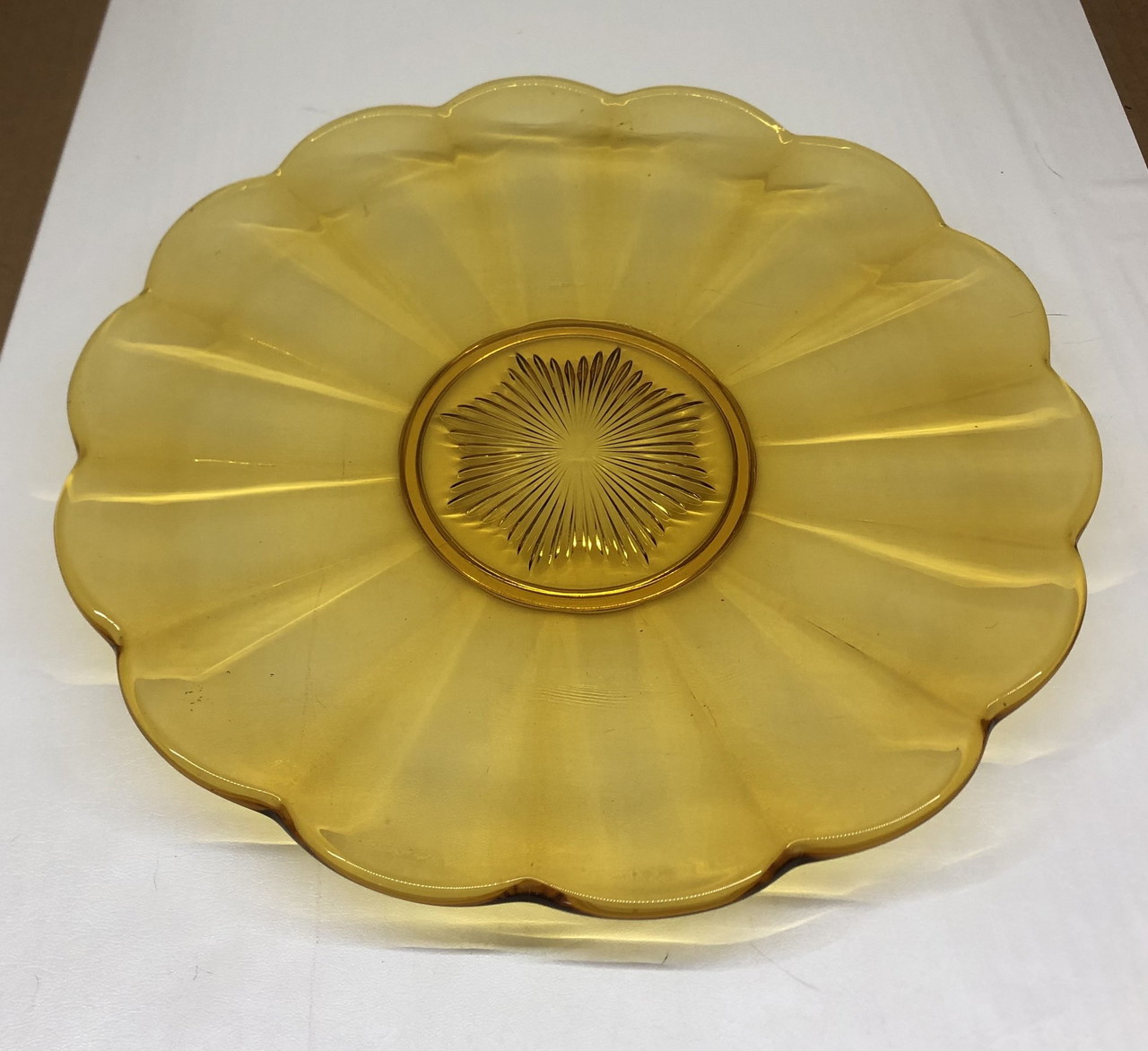 Luxval plate by val saint Lambert | €45 | Whoppah