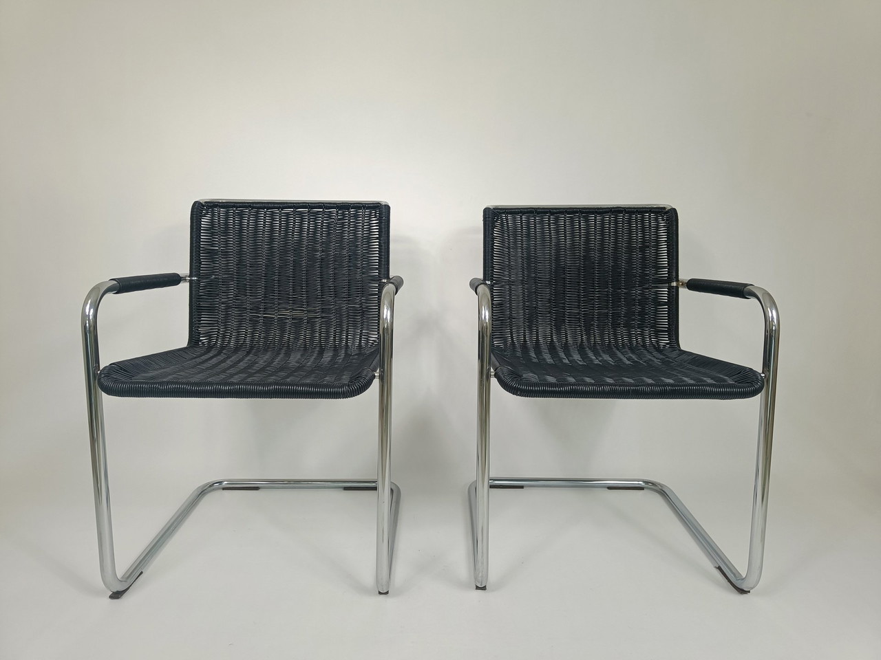 Vintage Spaghetti Cantilever Chairs | €275 | Whoppah