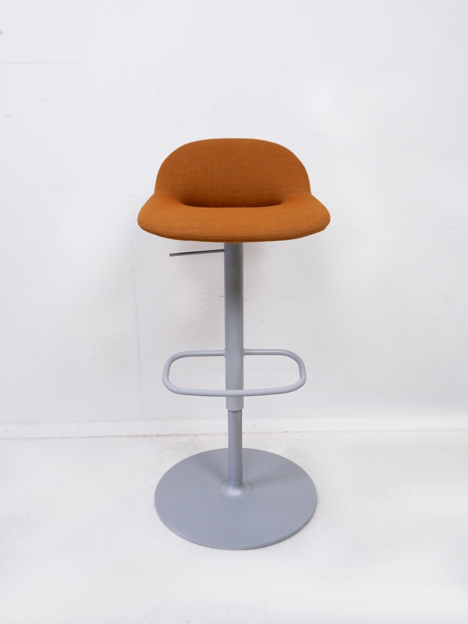 Artifort Beso bar stool | €375 | Whoppah