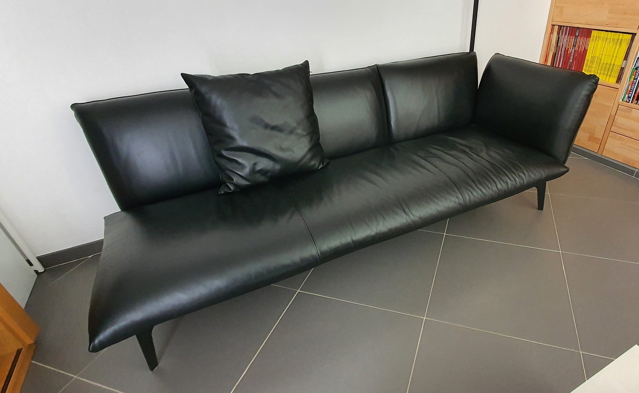 Méridienne-type leather sofa | €2,500 | Whoppah