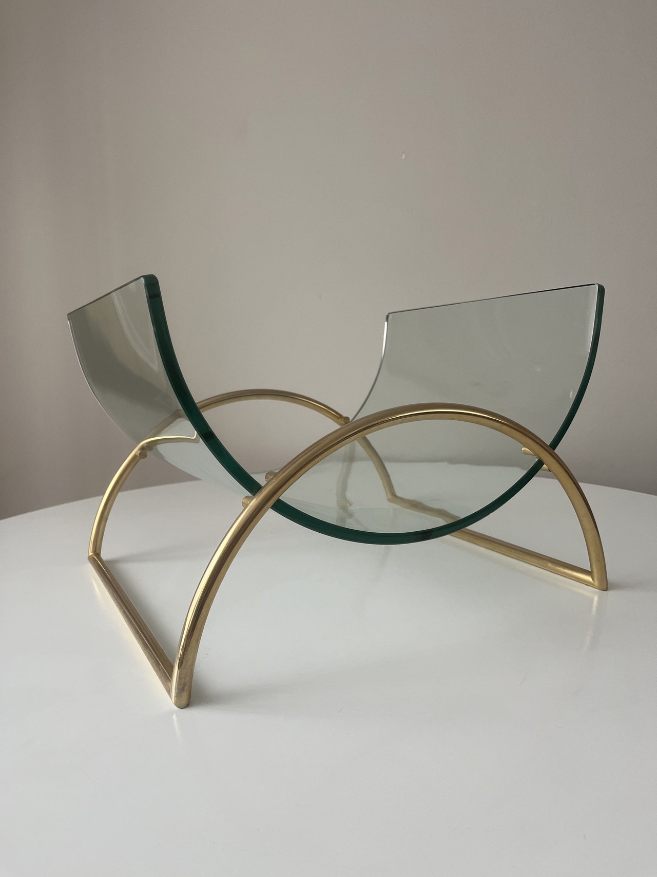 Gallotti and Radice Italian magazine rack brass and glass | €550 | Whoppah
