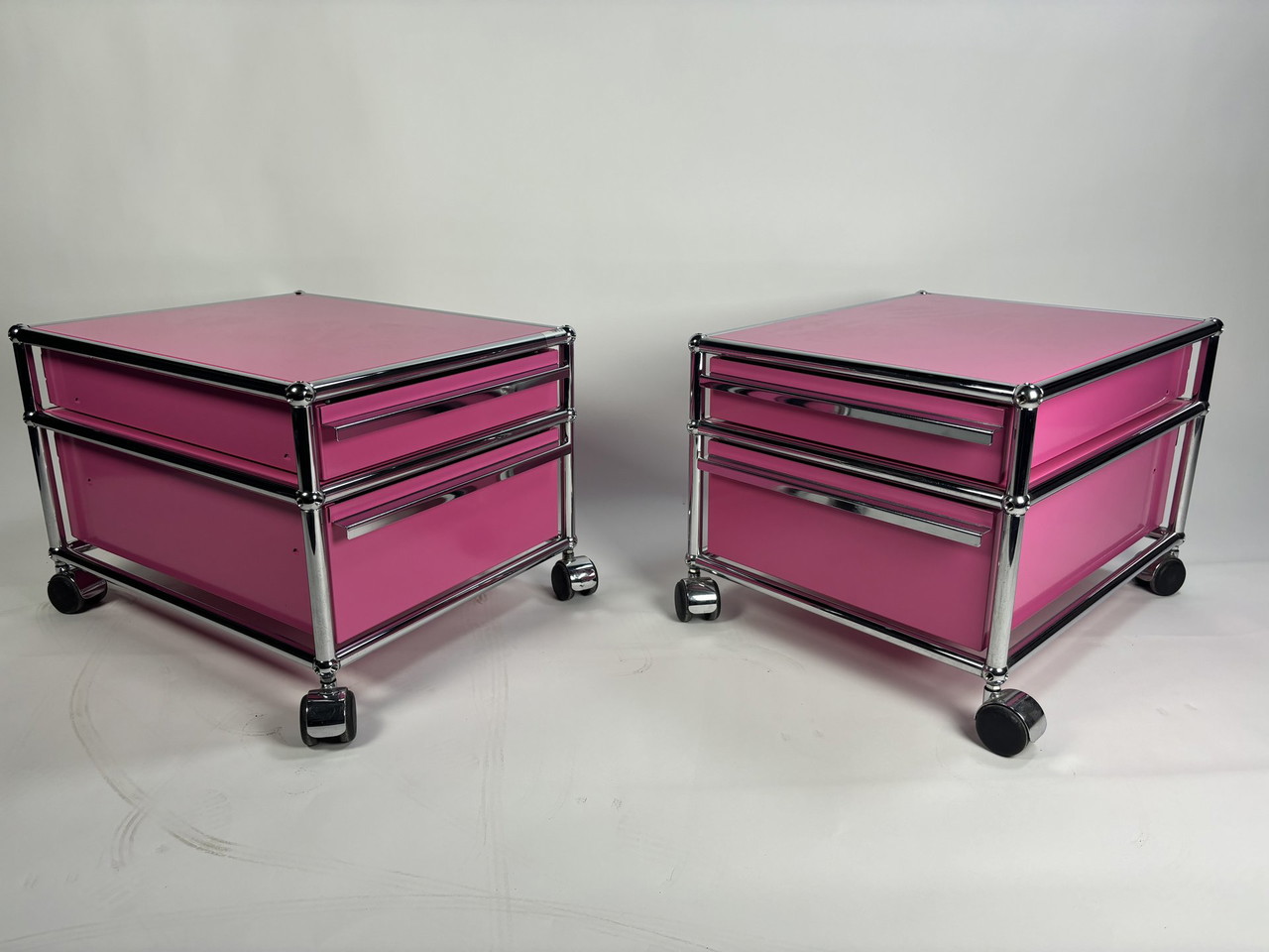 USM Haller table de nuit, pink Collection, super état | €1,190 | Whoppah