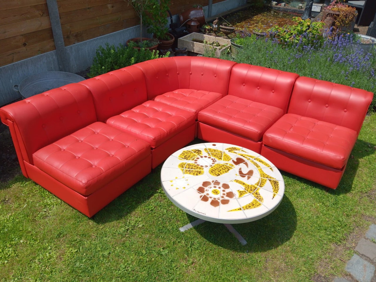 Modular sofa with coffee table | €400 | Whoppah
