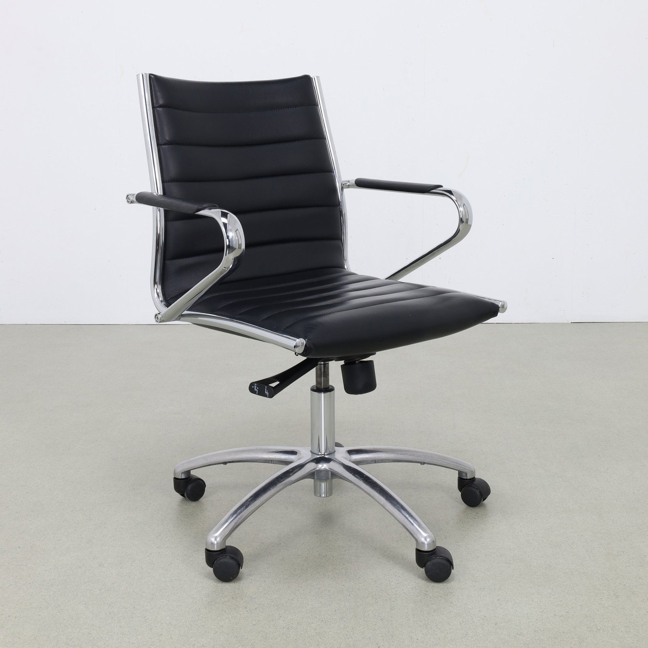 Office chair Chrome Sitland Classic Italy, 2000S | €340 | Whoppah