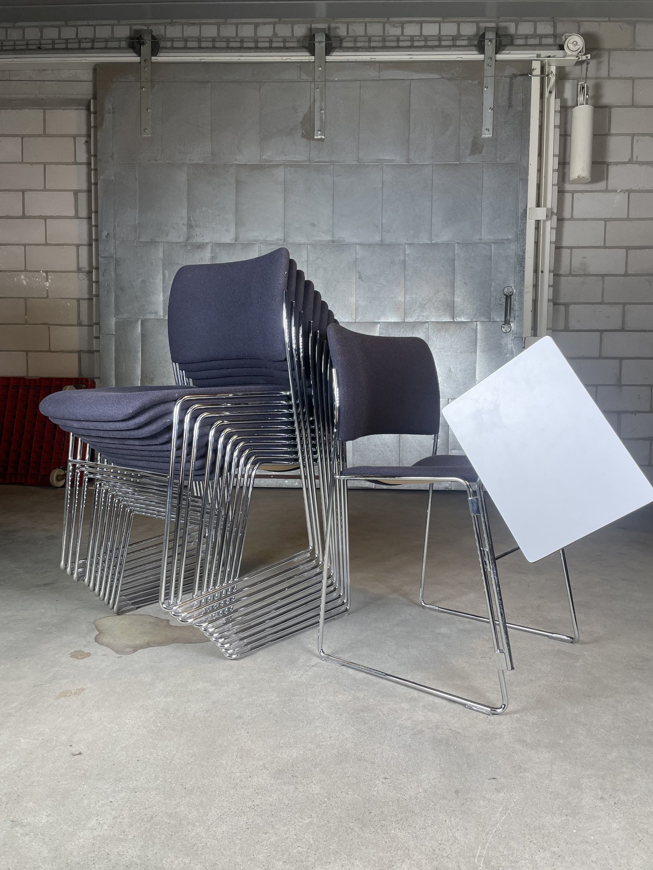 10x Howe 40/4 chairs with table by David Rowland (blue) | €750 | Whoppah