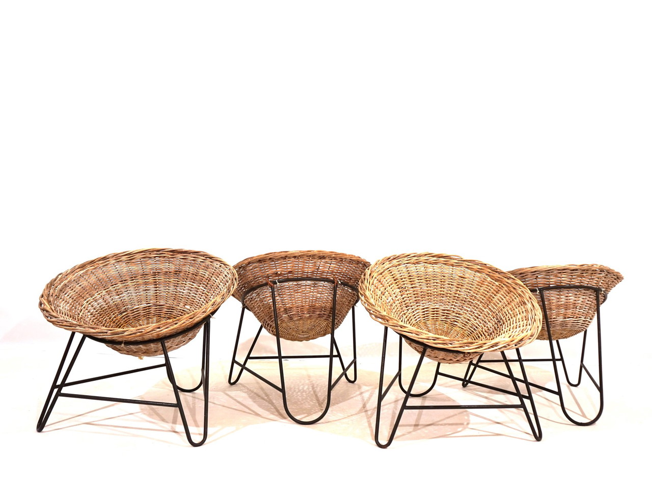 Set of 4 rattan pod chairs 60s | €890 | Whoppah