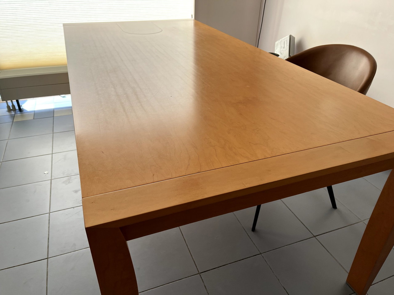 Giorgetti dining table by Chi Wing Lo | €650 | Whoppah