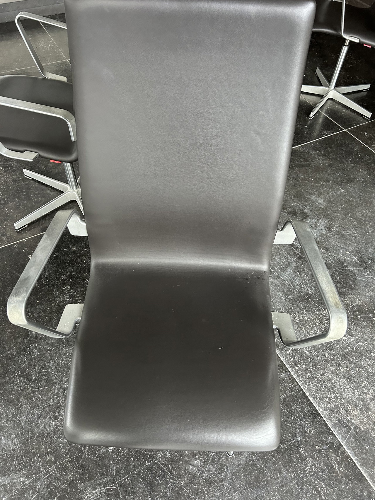 Fritz Hansen Oxford Medium office chair | €950 | Whoppah