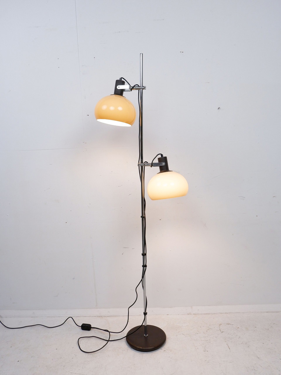 Vintage floor lamp from the 70s | €250 | Whoppah