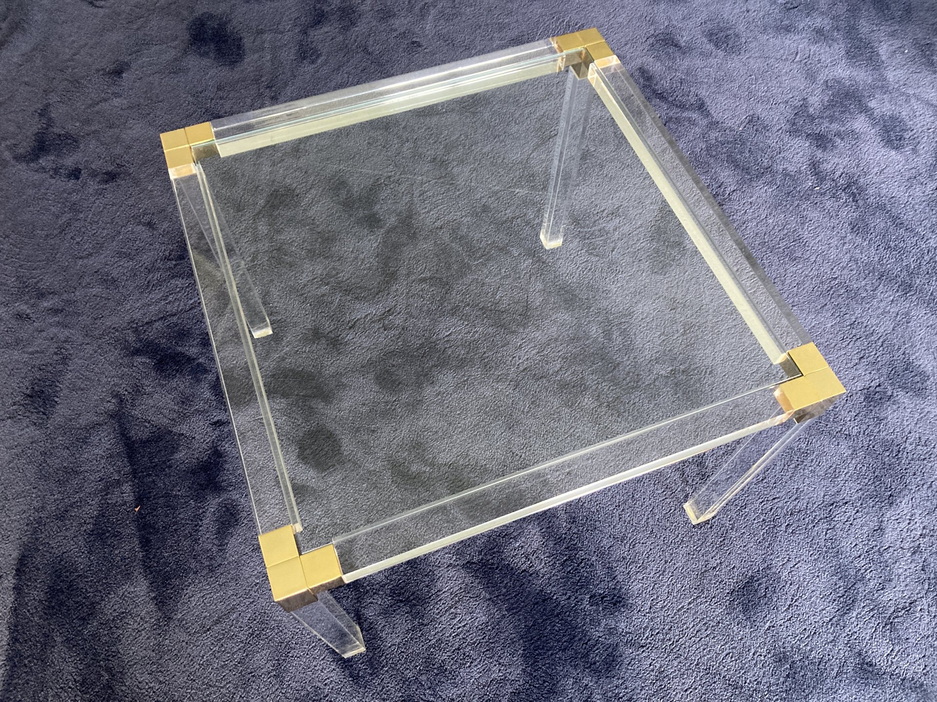 Vintage plexiglass table | € 125 | Whoppah