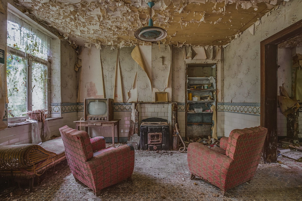 Artndecay (Jef Peeters) - Vintage Living Room | €349 | Whoppah