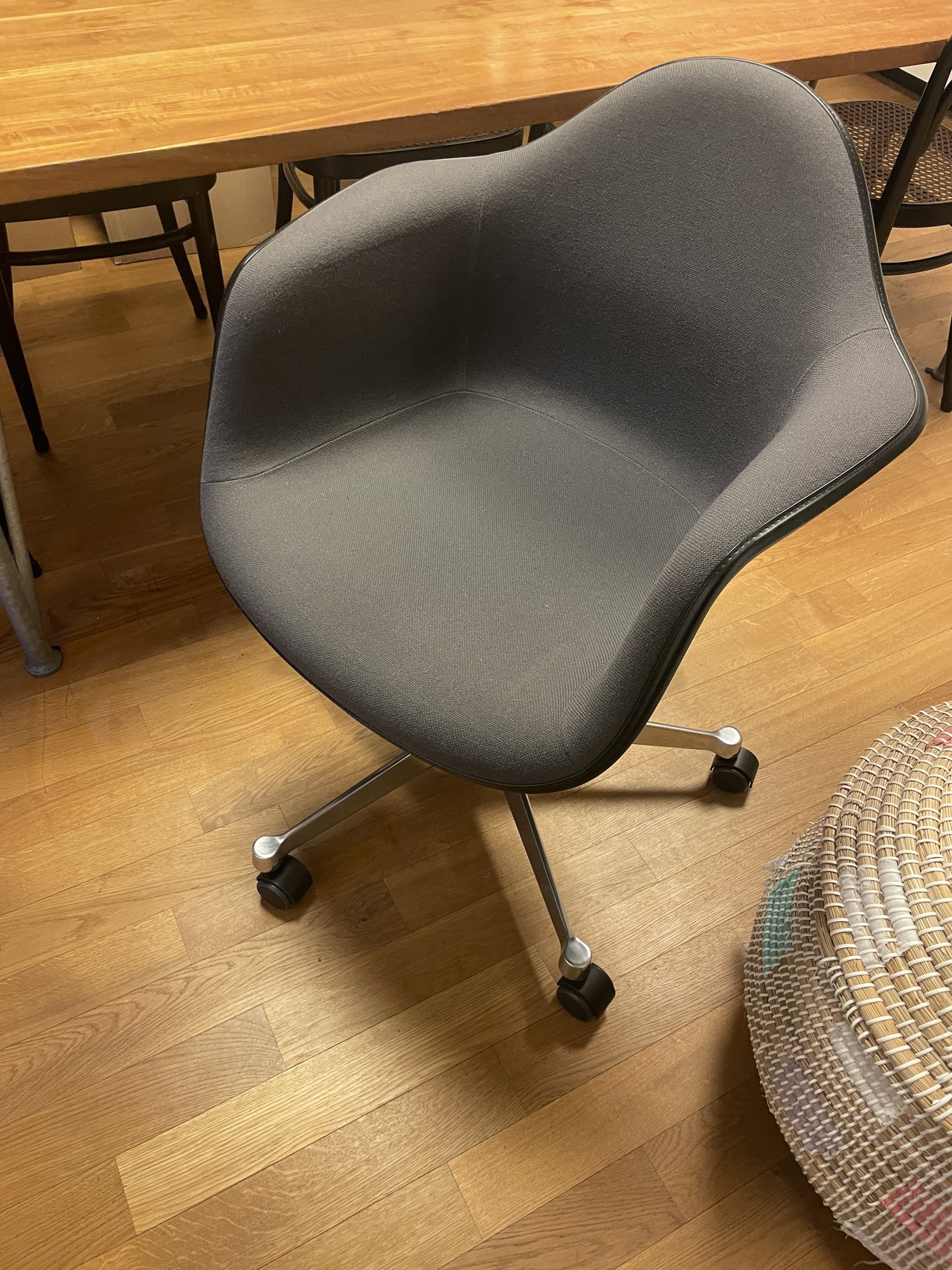 Original Vitra Eams Chair with invoice chair/ Office/wheels/upholstery ...