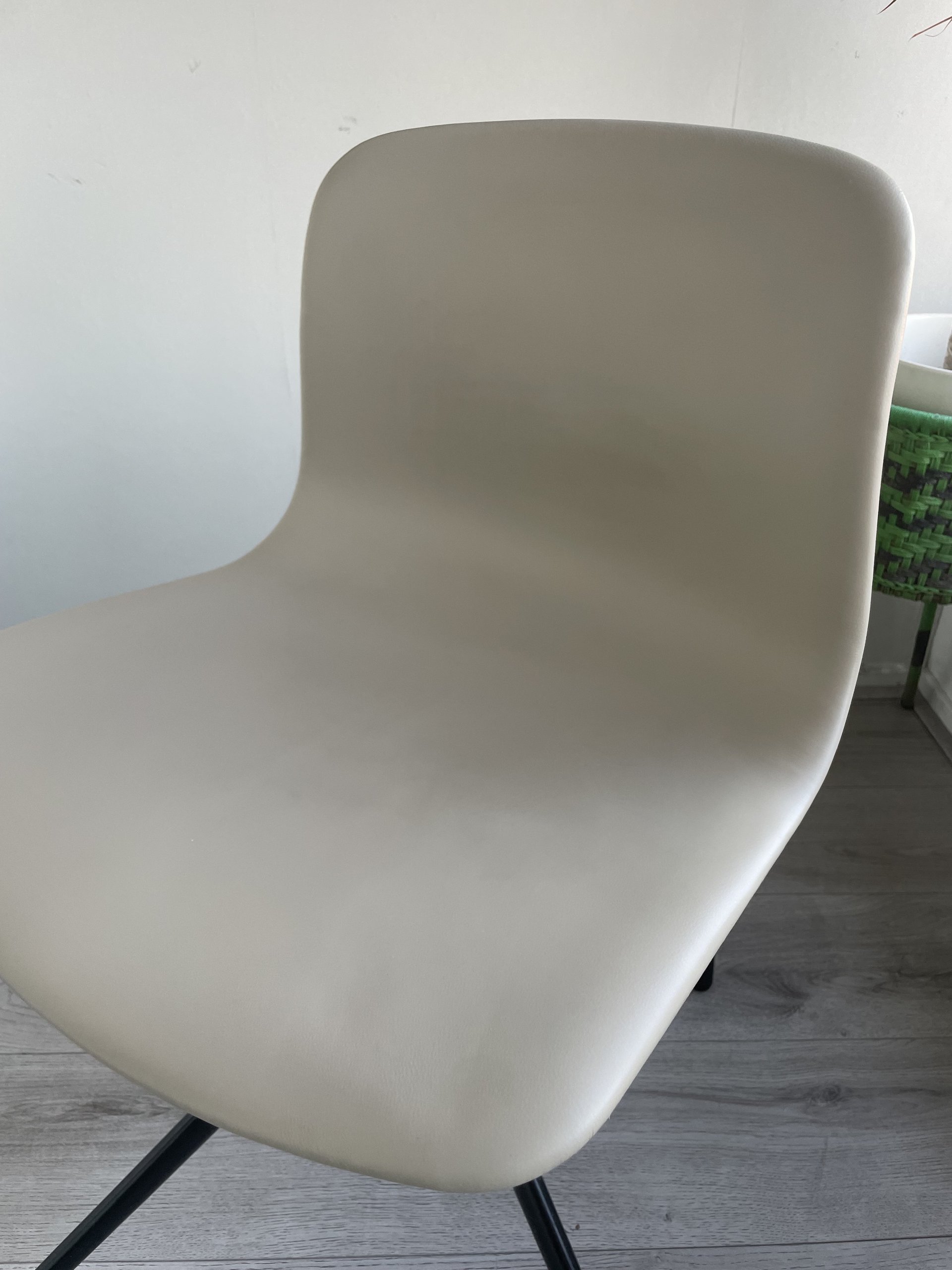 4x HAY AAC11 leather chairs designed by Hee Welling | €850 | Whoppah