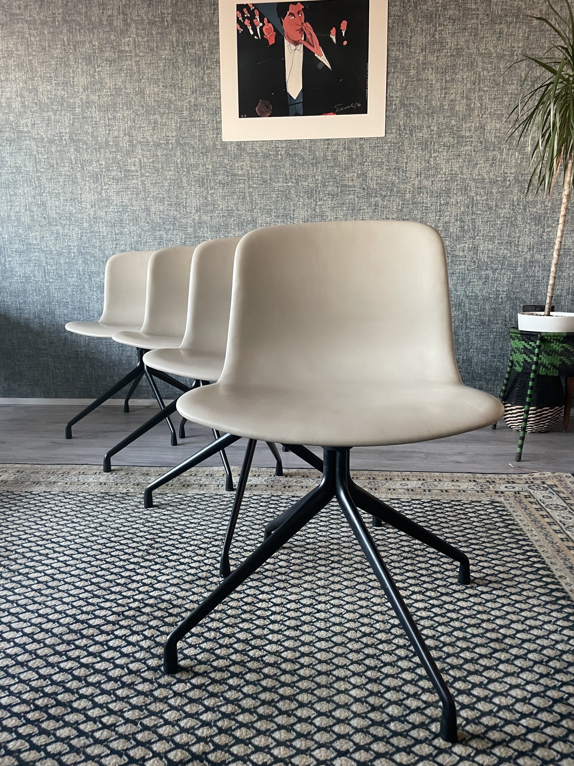 4x HAY AAC11 leather chairs designed by Hee Welling | €850 | Whoppah