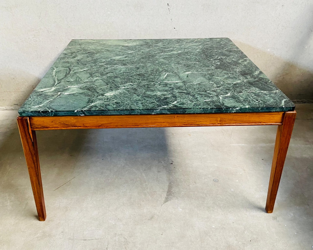 Vintage marble coffee table | €1,999 | Whoppah
