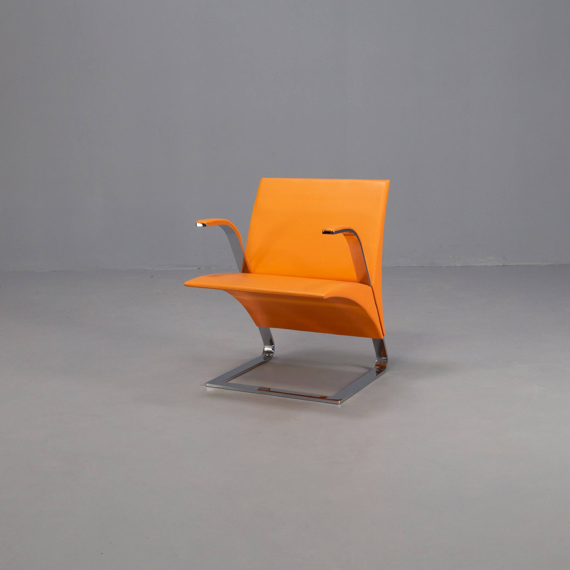 Poltrona Frau by Ricardo Antonio Ravello fauteuil | € 580 | Whoppah