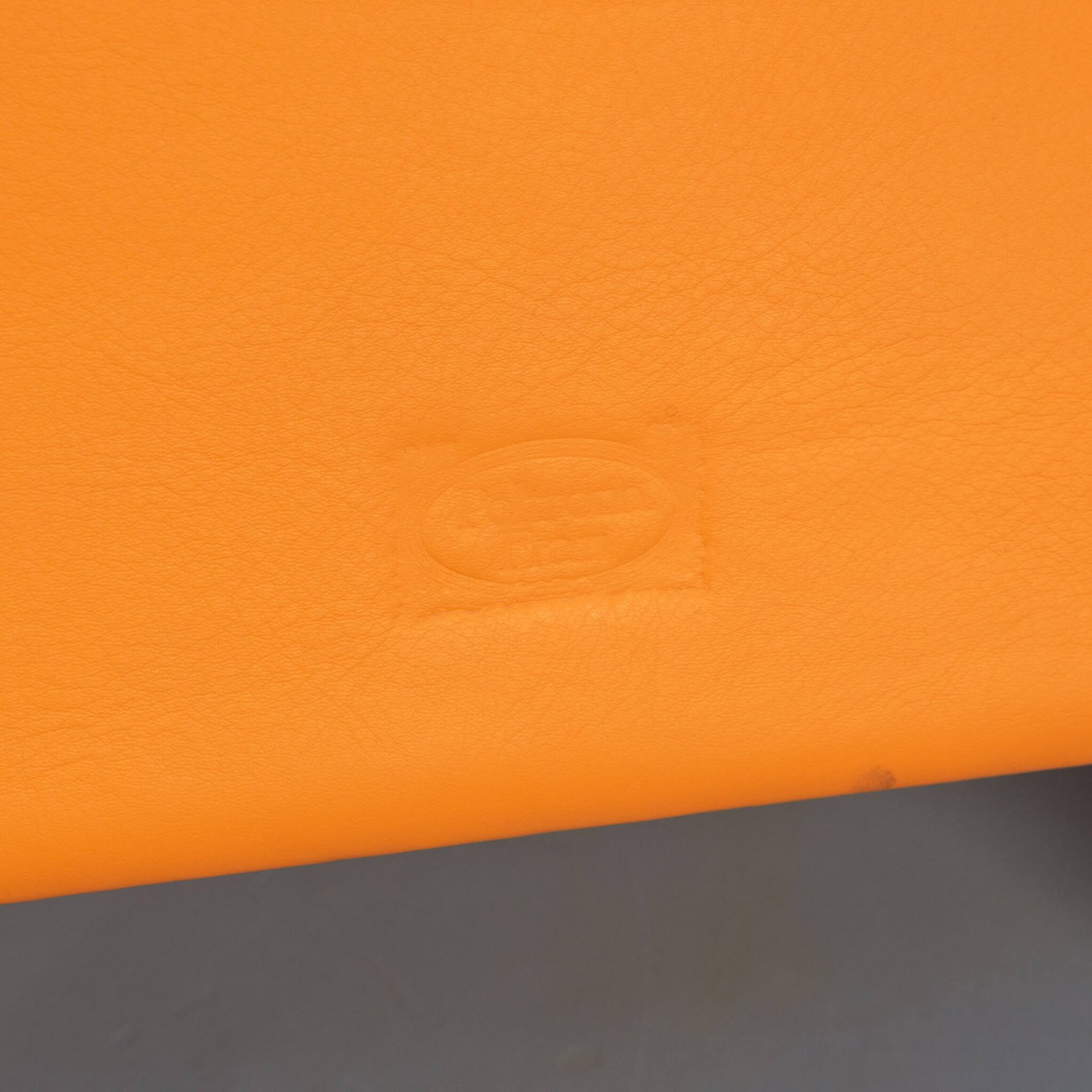 Poltrona Frau by Ricardo Antonio Ravello fauteuil | € 580 | Whoppah