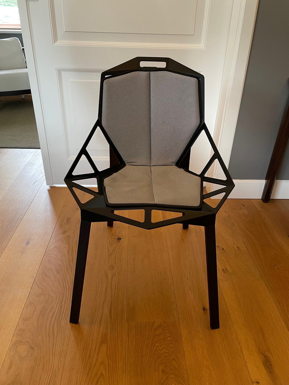 Magis One chairs with seat/back cushion | €750 | Whoppah