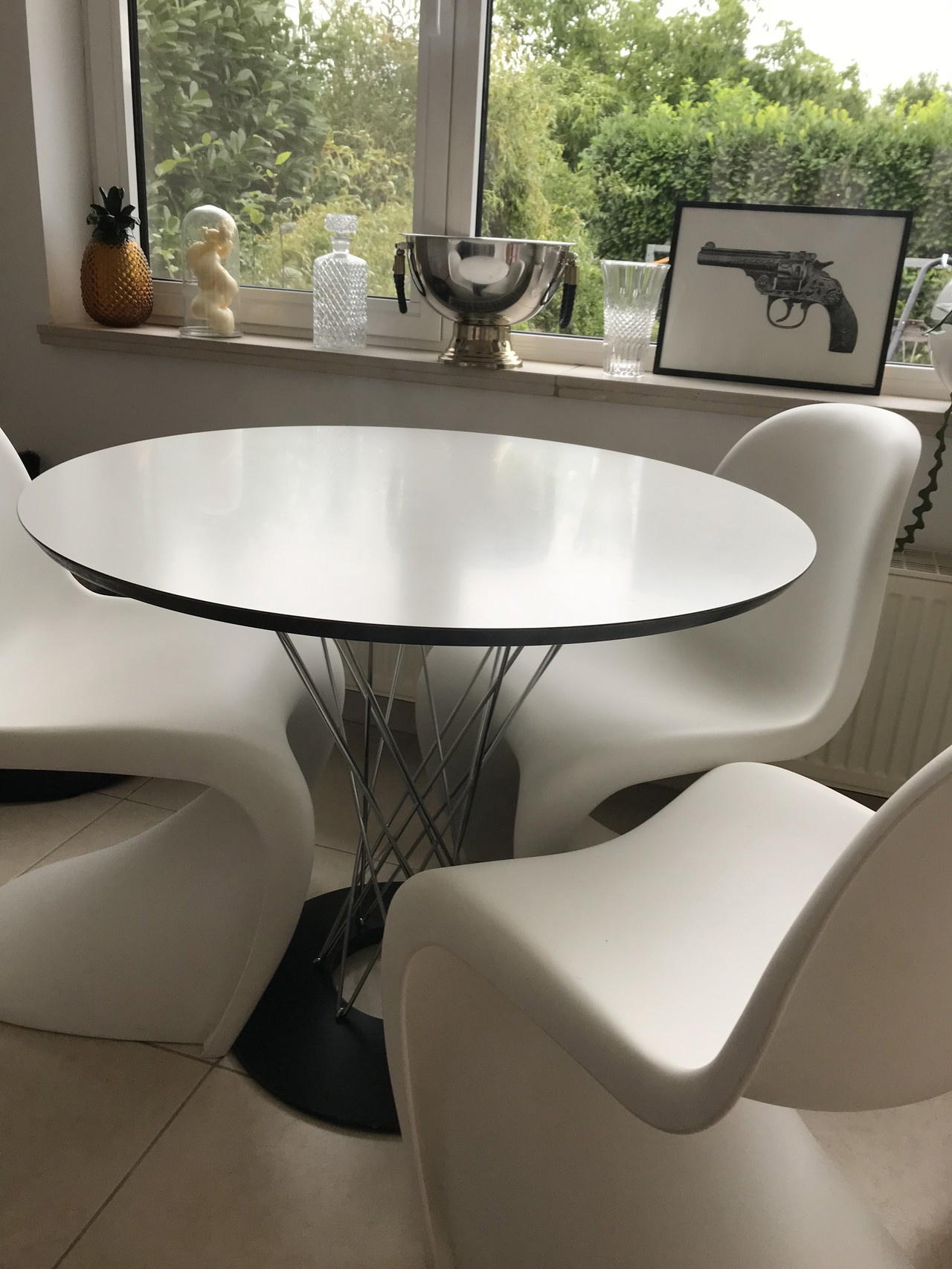 Vitra dining table | €1,375 | Whoppah