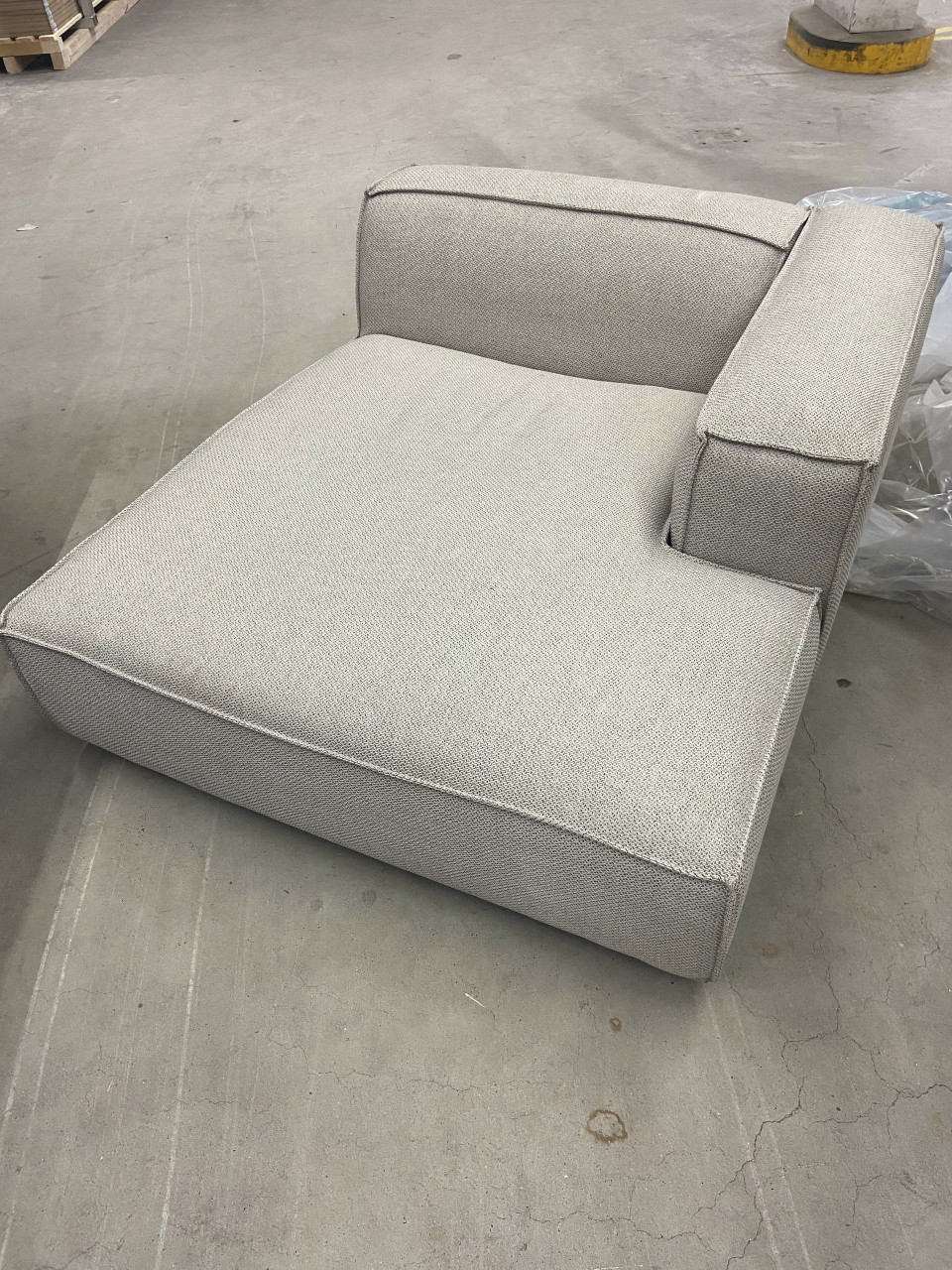 FEST Dunbar divan arm right | €400 | Whoppah
