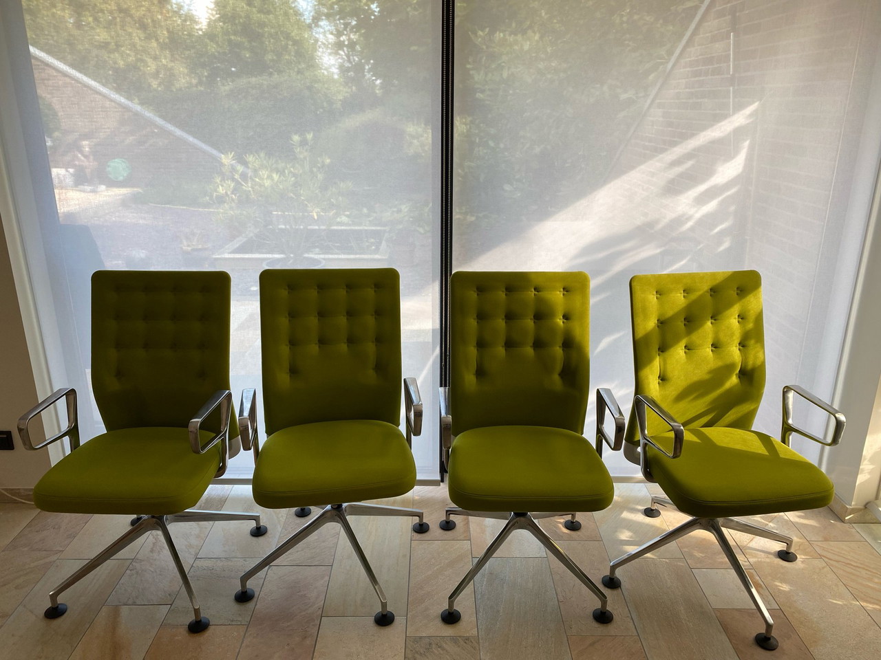 4 Vitra conference chairs ID trim | €1,350 | Whoppah