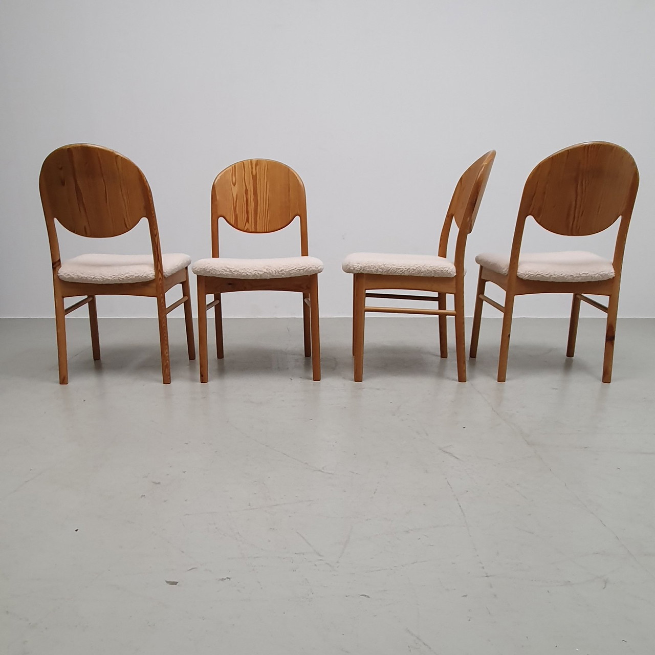 4x Danish Korup Design dining room chair | €950 | Whoppah