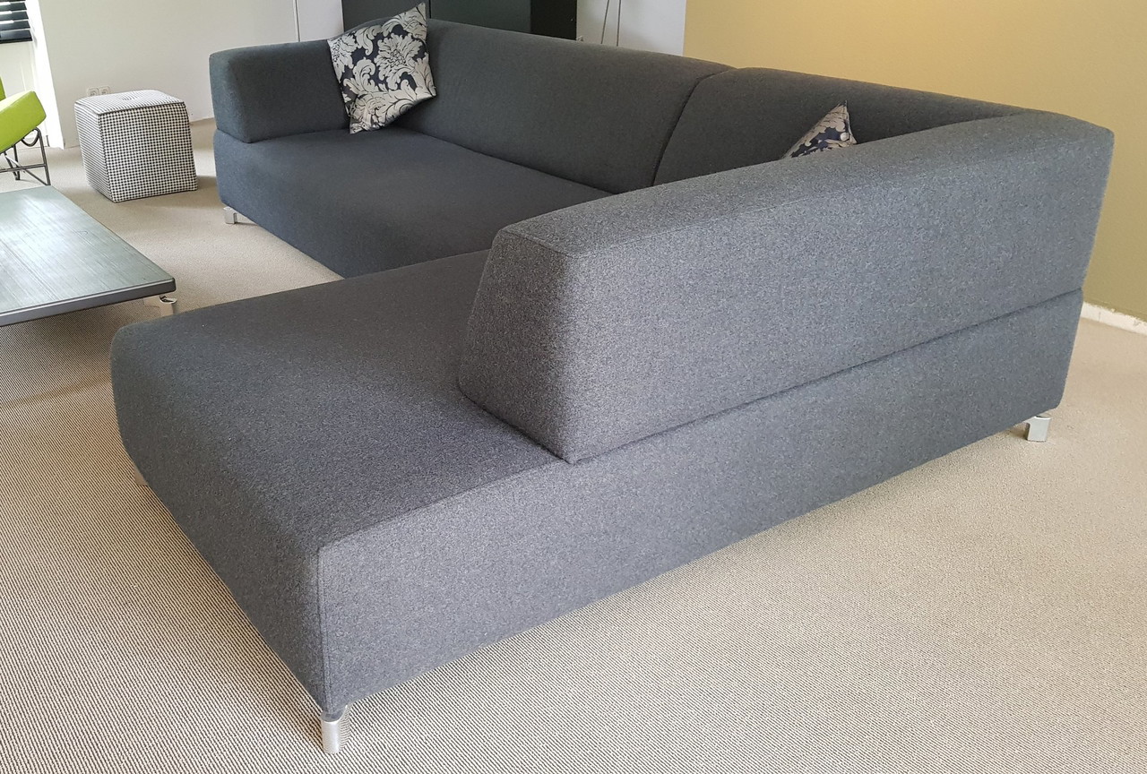 Leolux Faya Lobi corner sofa | €700 | Whoppah