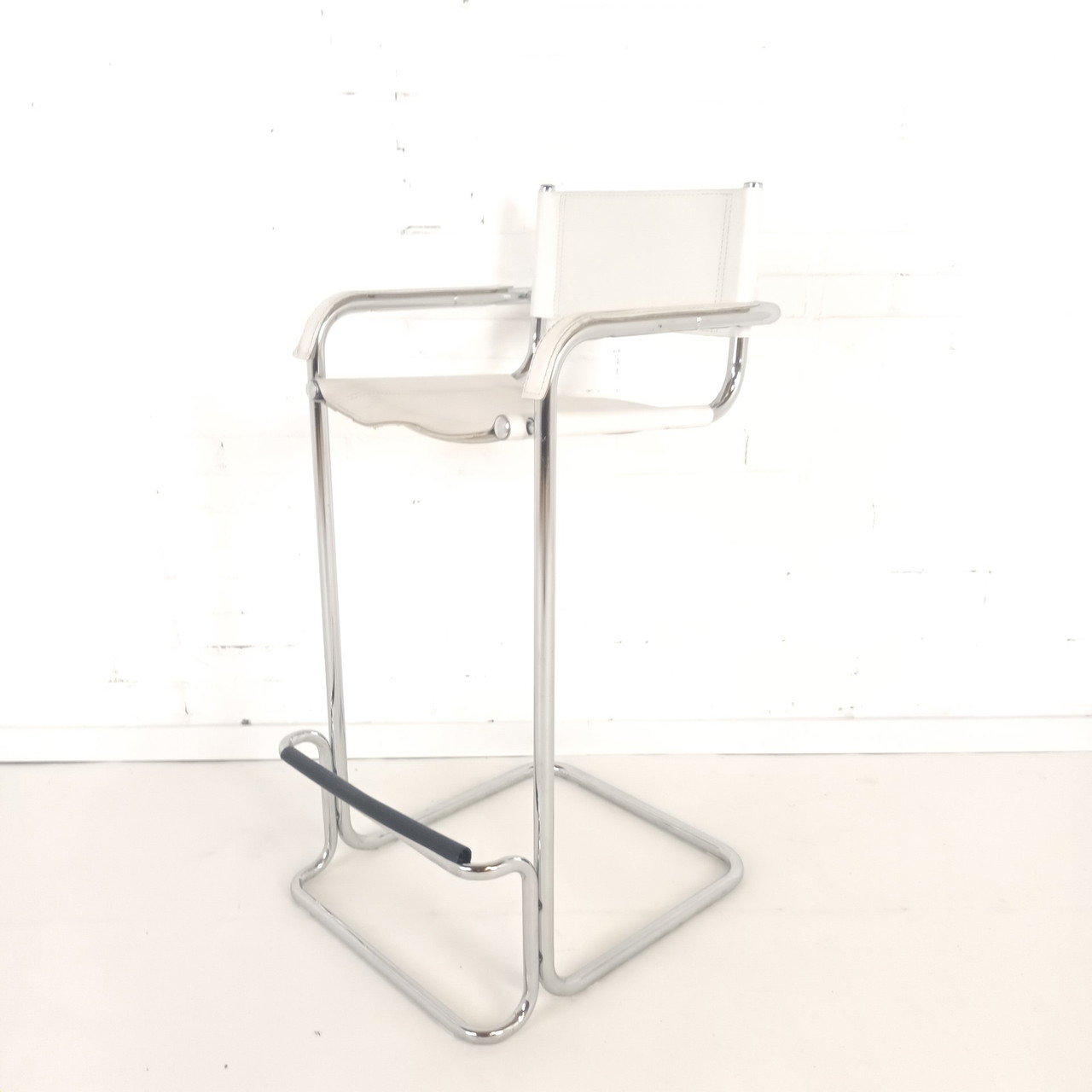 4x vintage Bauhaus bar stool | €200 | Whoppah
