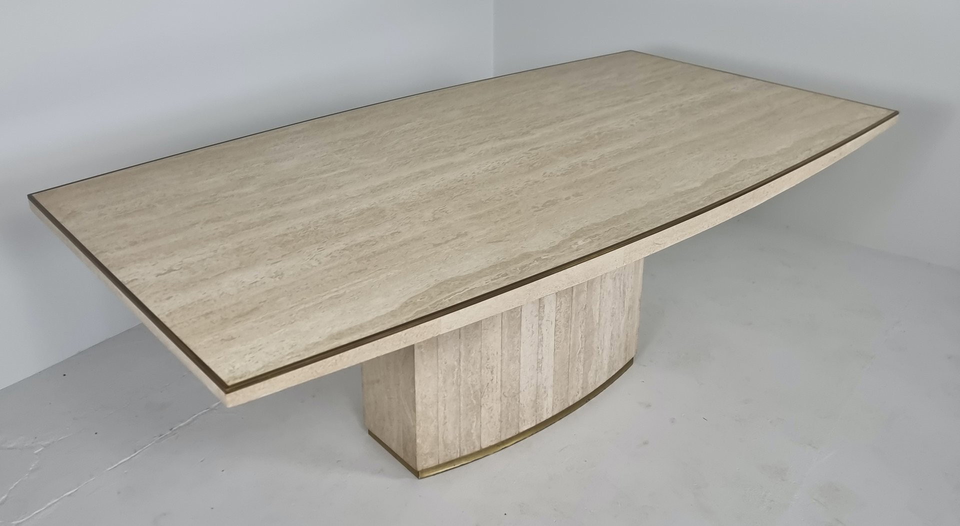 Willy Rizzo Travertine Pedestal dining table | €4,250 | Whoppah