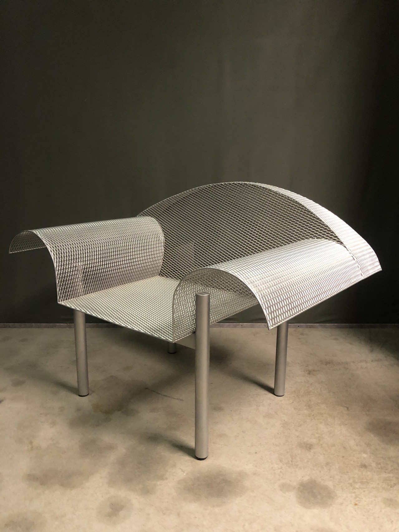 Post modern metal mesh lounge chair | €900 | Whoppah