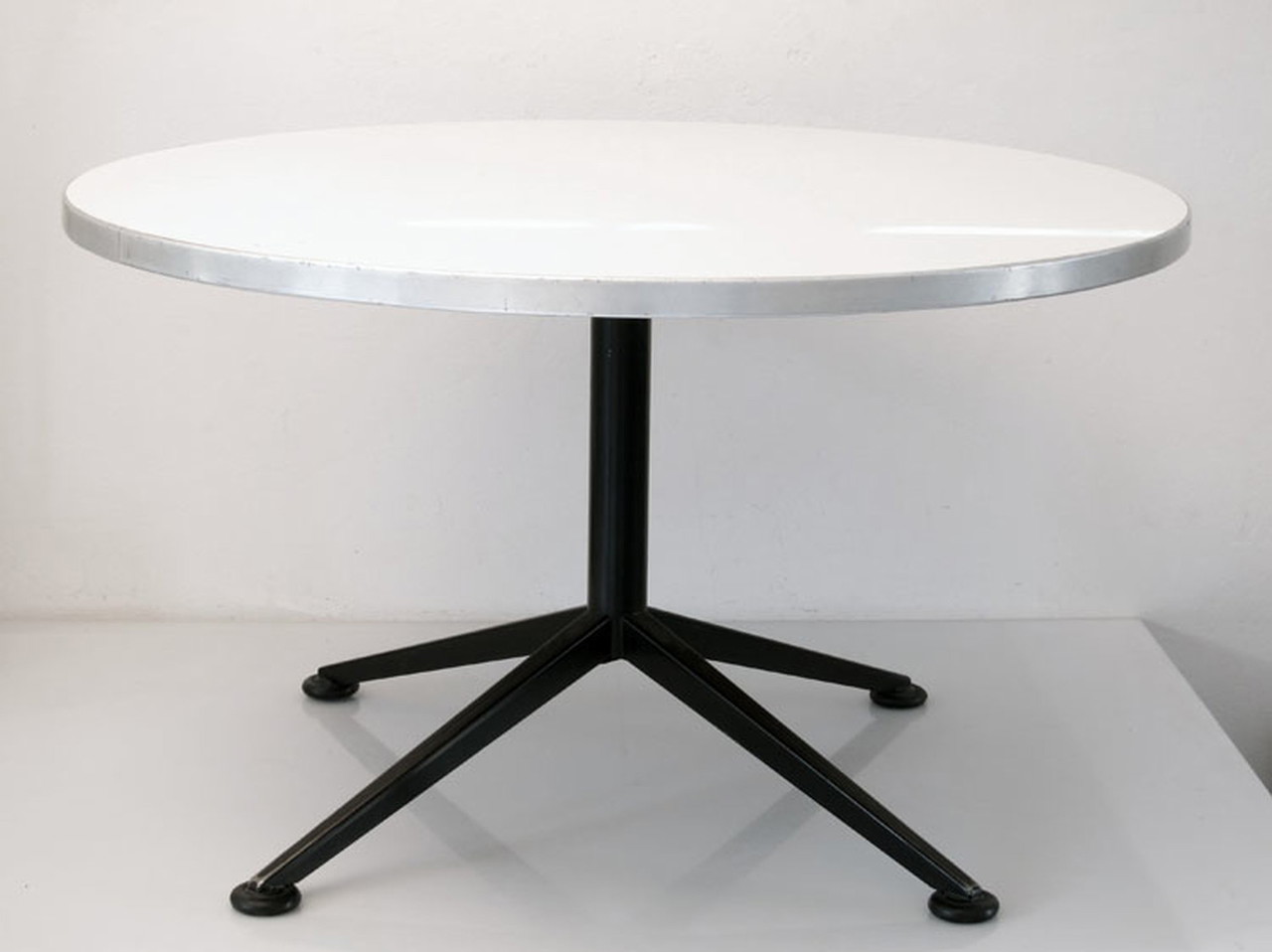 Ahrend by Friso Kramer table | €995 | Whoppah