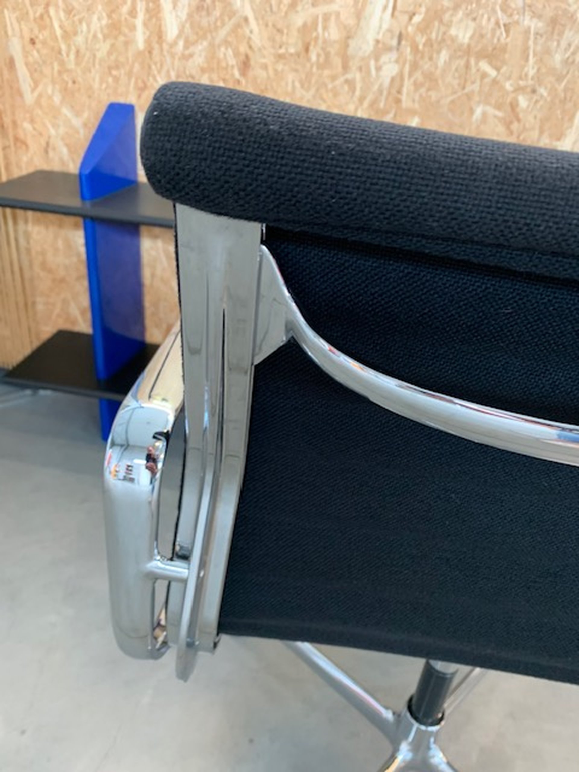 Vitra Eames EA108 hopsak chair | € 945 | Whoppah