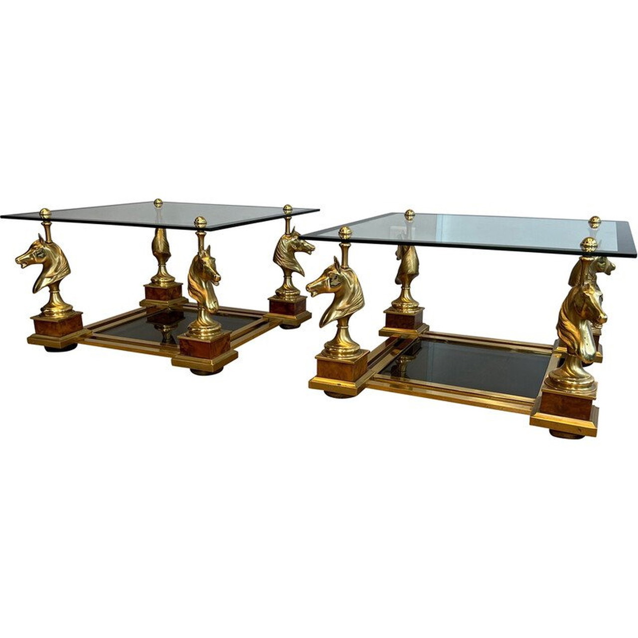 Paire de tables d'appoint carrées en laiton avec têtes de cheval en ...