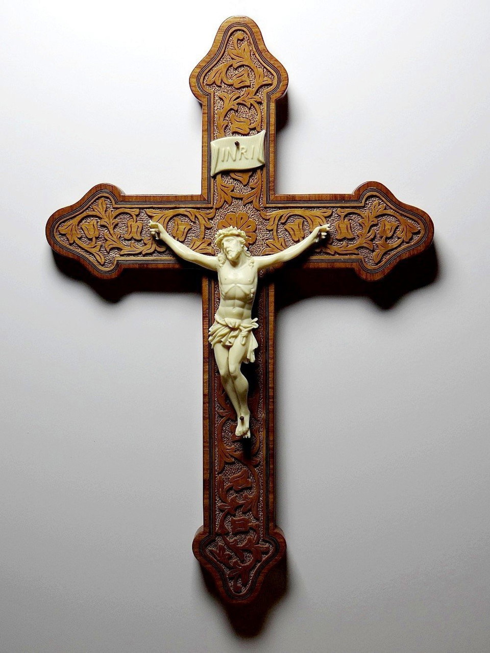 Grand Crucifix En Boix Sculpté Et Christ En Bakélite Vintage/Ancien | € ...