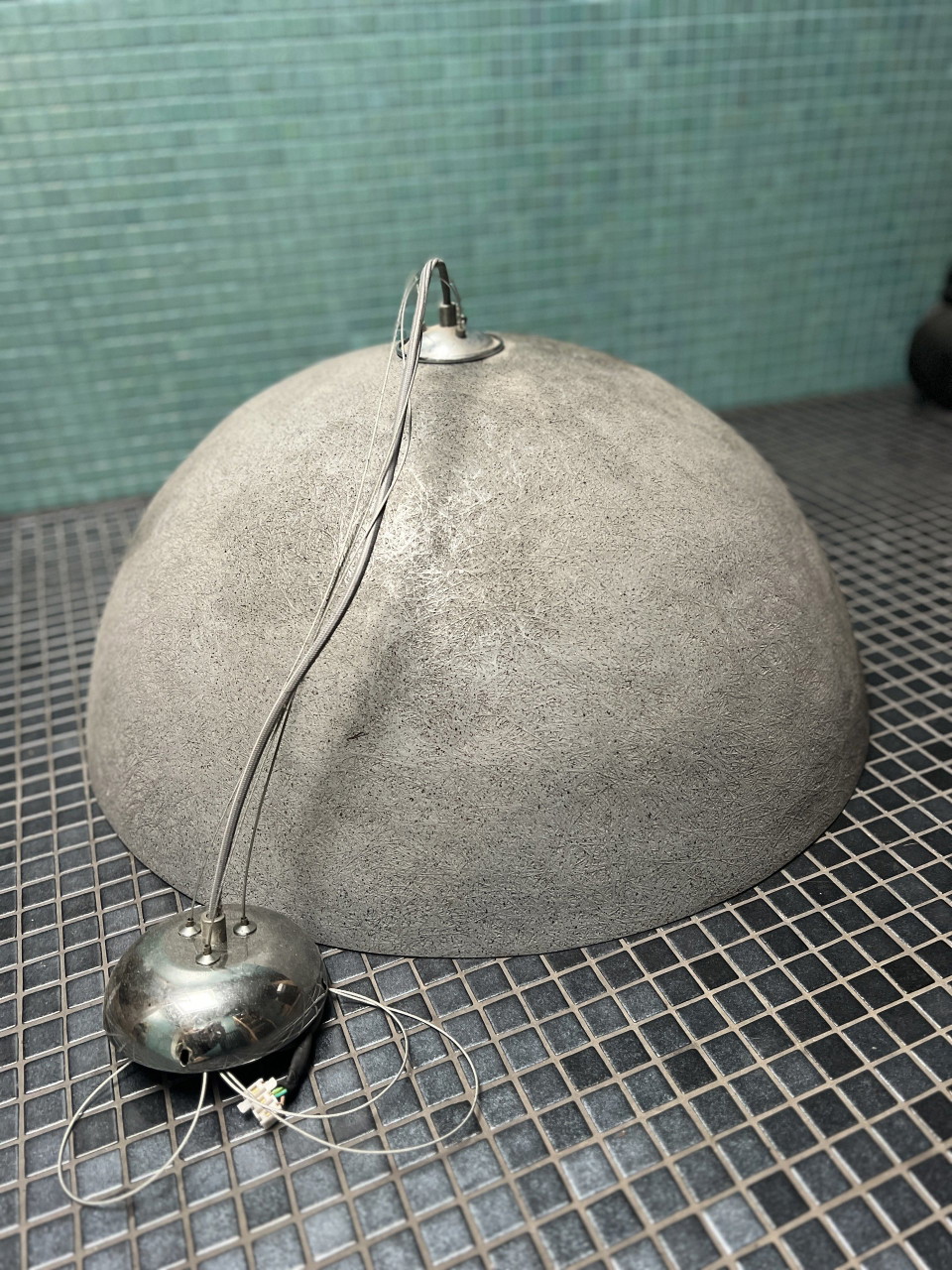 Hangende Designlamp In-Es.Artdesign Half Moon Cement Verf | €225 | Whoppah