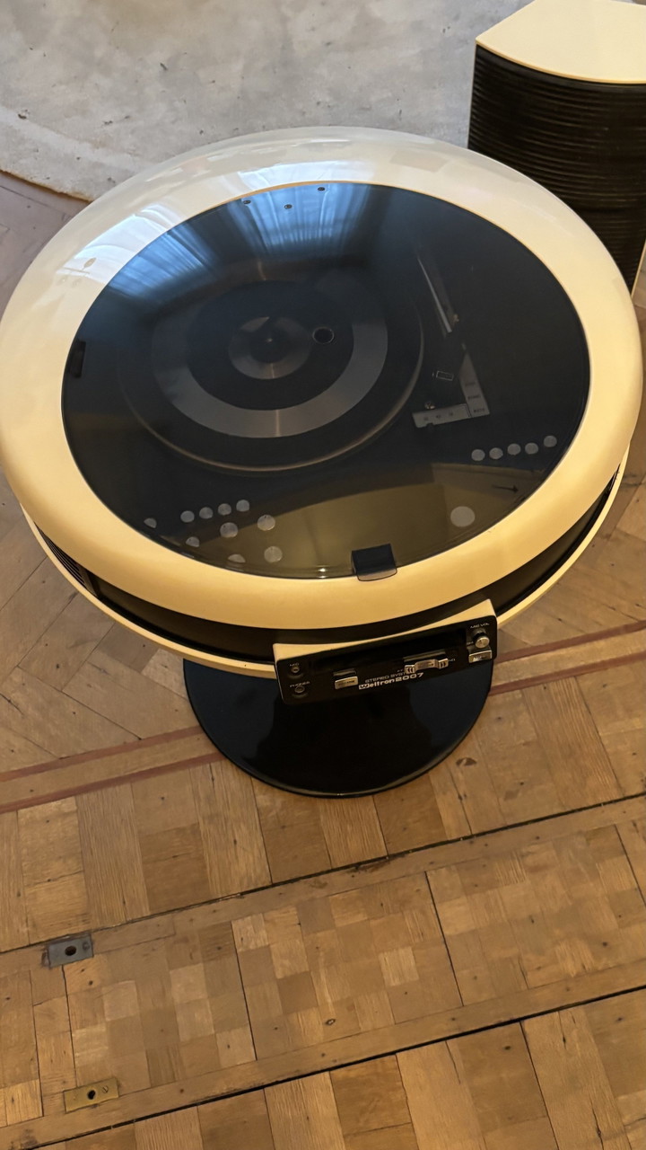 Weltron 2007 & 2006 Space Age Stereo | €2,000 | Whoppah