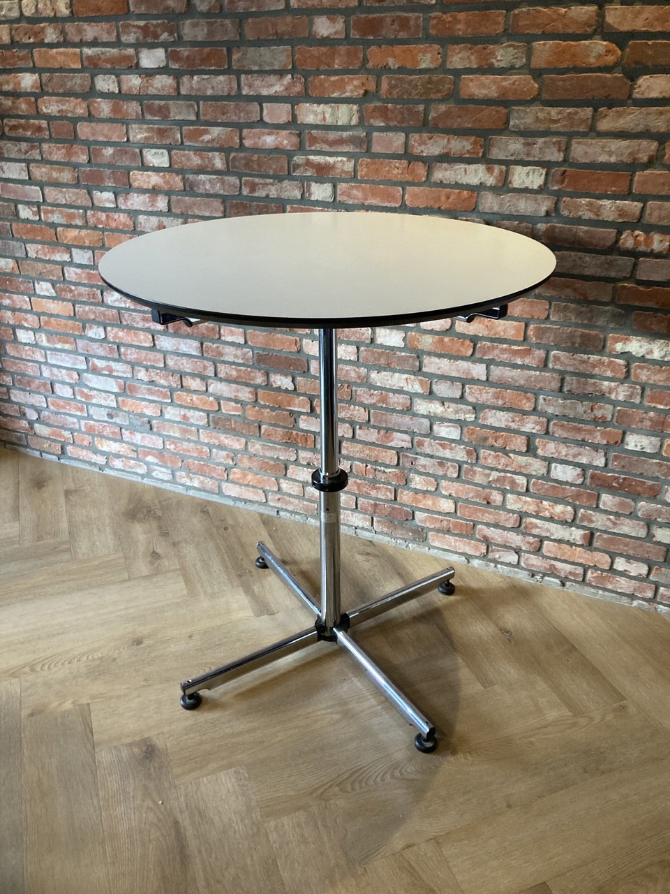 Usm Haller Kitos Table | €395 | Whoppah