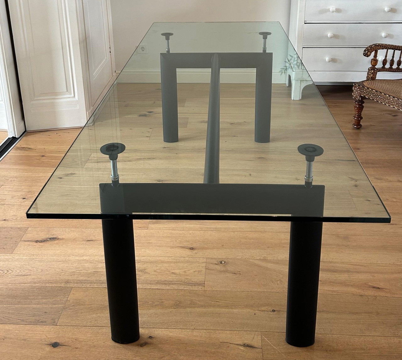 Cassina LC6 Table de salle à manger par Le Corbusier | €1,500 | Whoppah