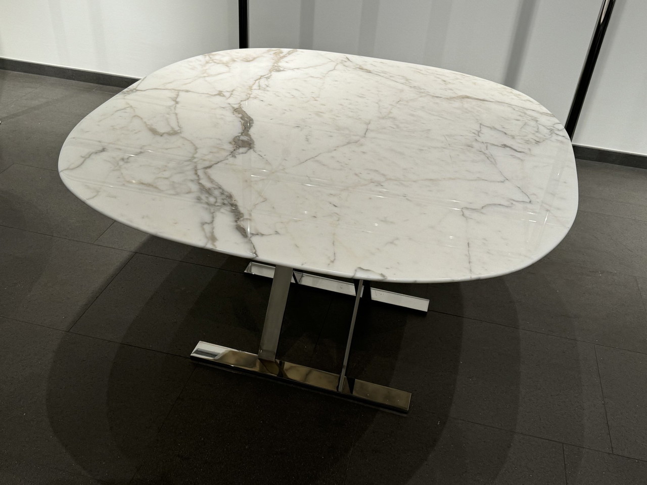 B&B Italia Maxalto Pathos Table Marbre | €999 | Whoppah