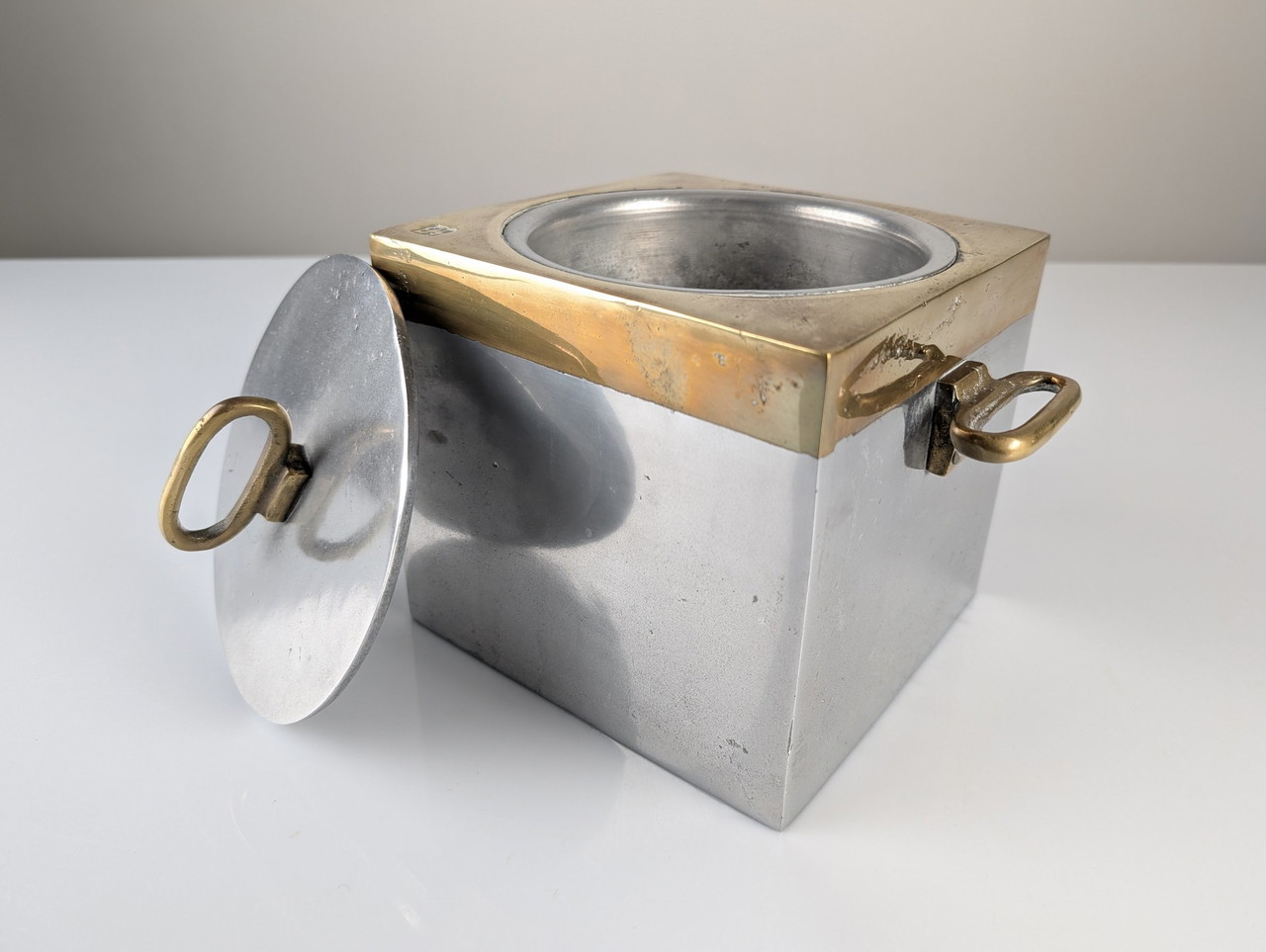 Cubitera De David Marshall En Latón Y Aluminio Firmada, 1980S | €800 ...