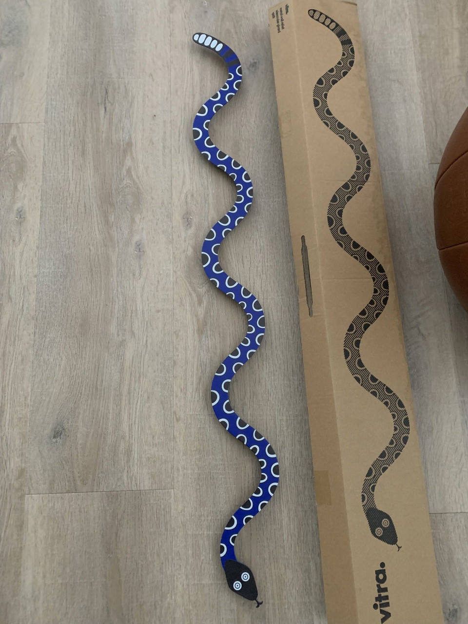 Relief mural en métal Vitra Serpent magique | €100 | Whoppah