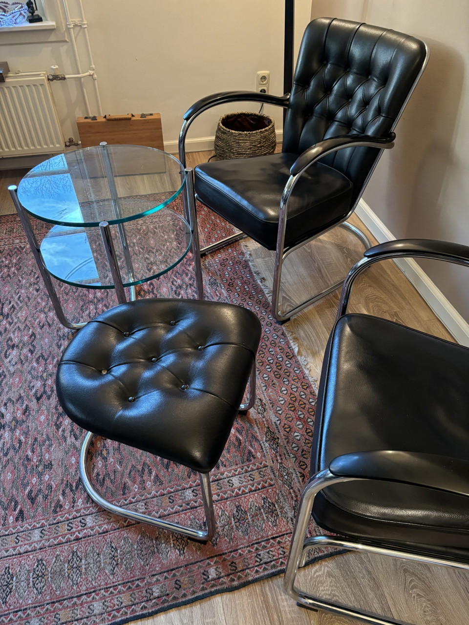 2x Dutch Originals modèle Gispen chaise + pouf + table | €3,900 | Whoppah
